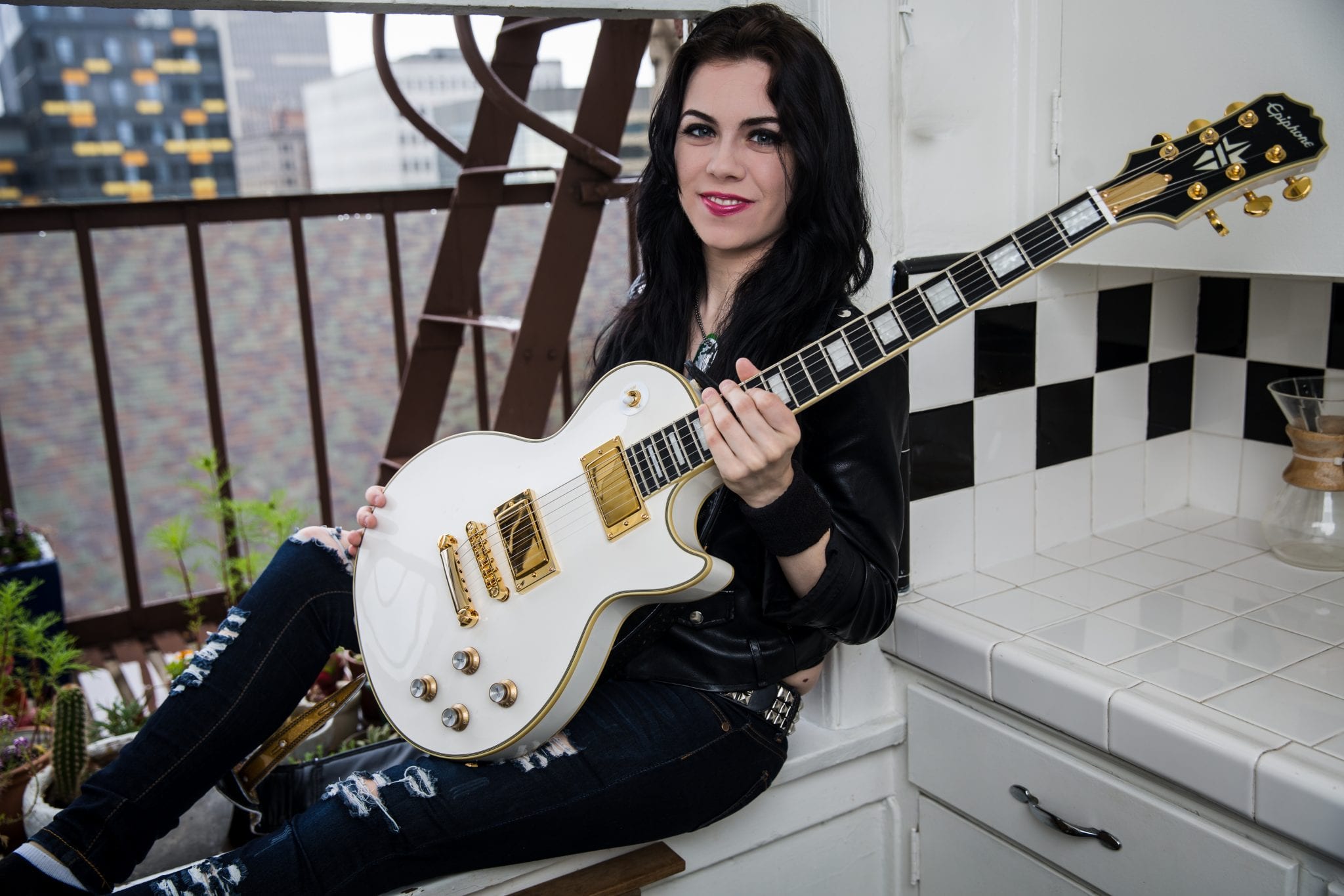 Emily Ruvidich is a killer cover band Queen - Guitar Girl Magazine