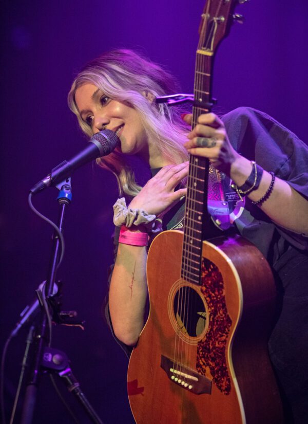 Bre Kennedy performed at Neumos on April 16, 2022 - Guitar Girl Magazine